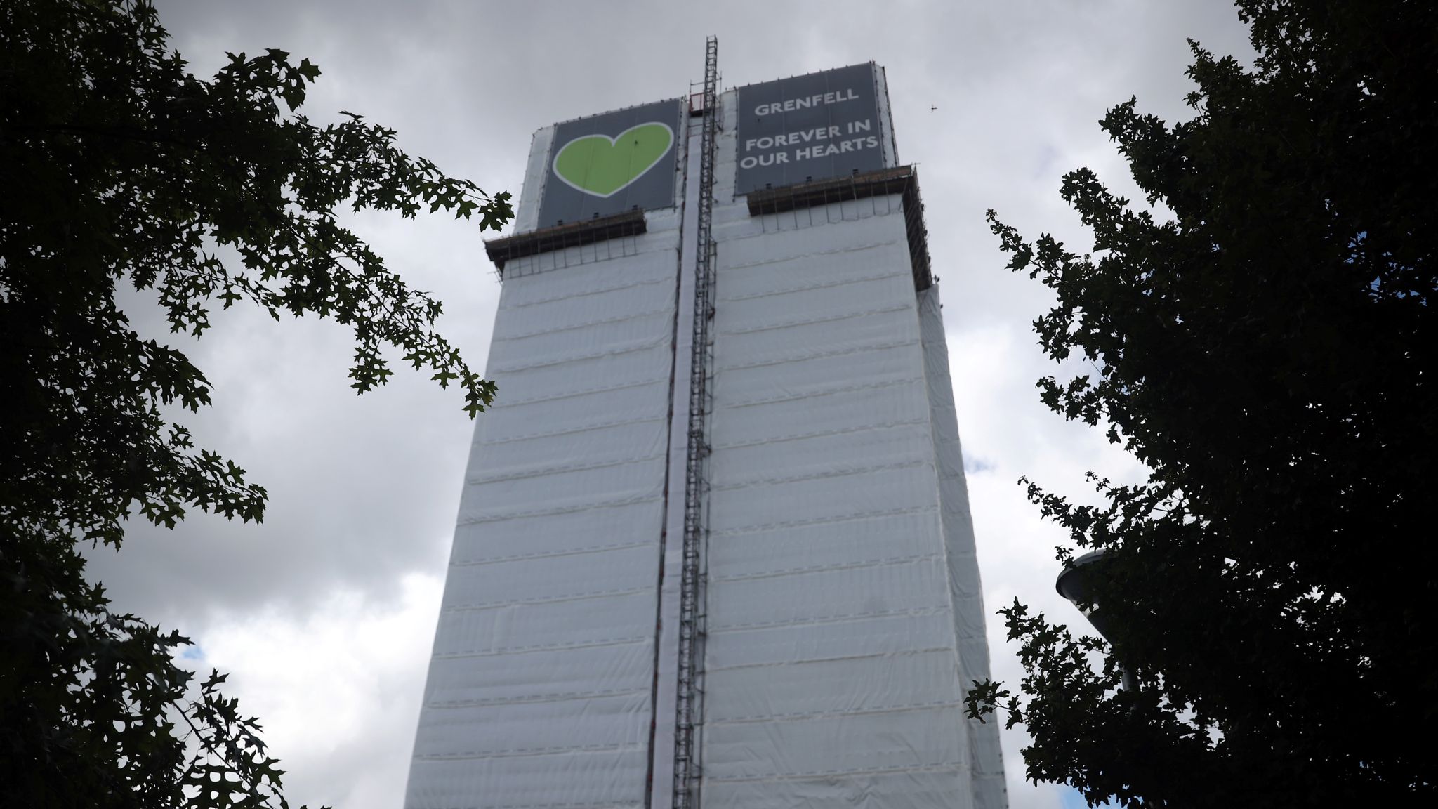 From first 999 call at 12.54am to last survivor leaving the tower - Grenfell minute by minute ...