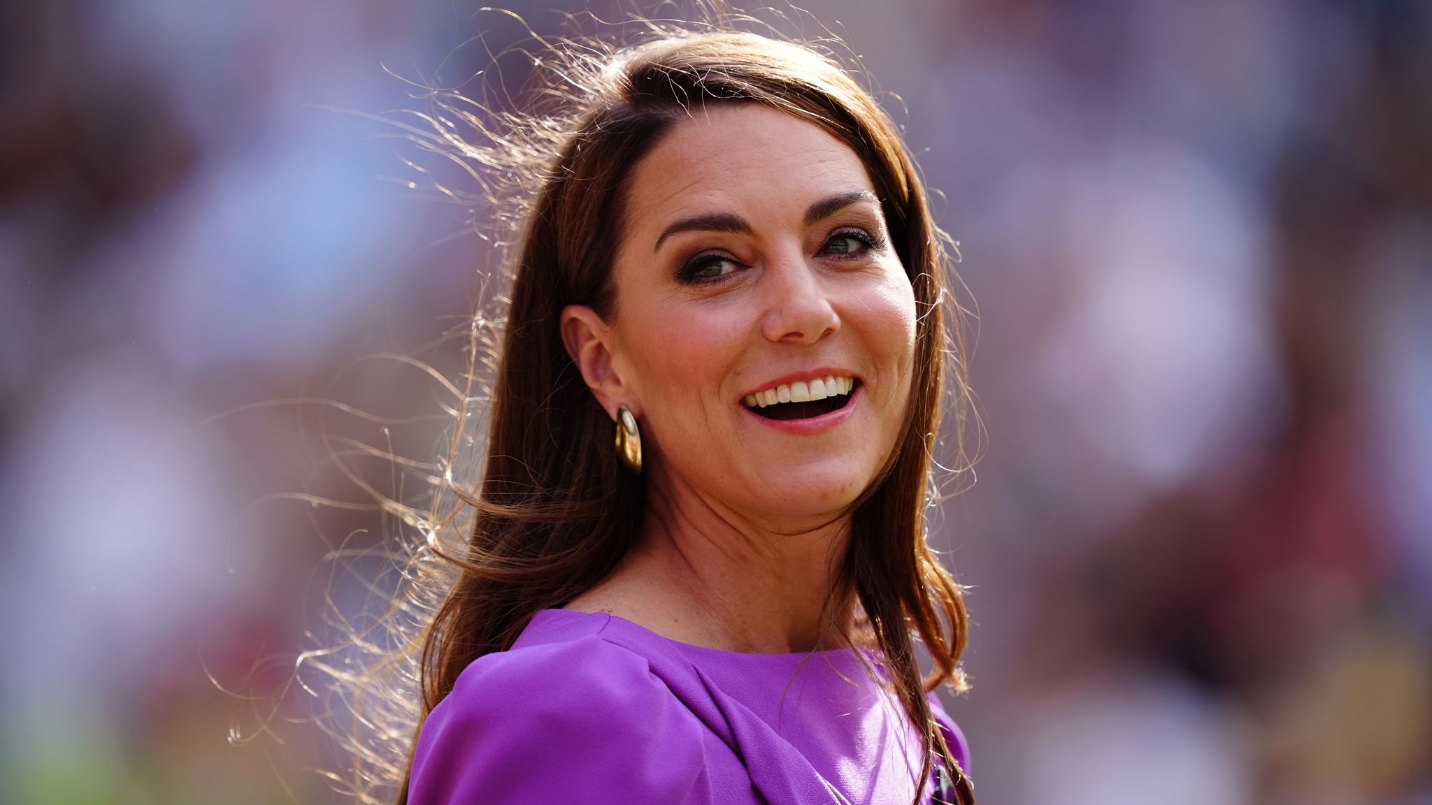 Kate makes surprise theatre appearance as she continues cancer recovery ...