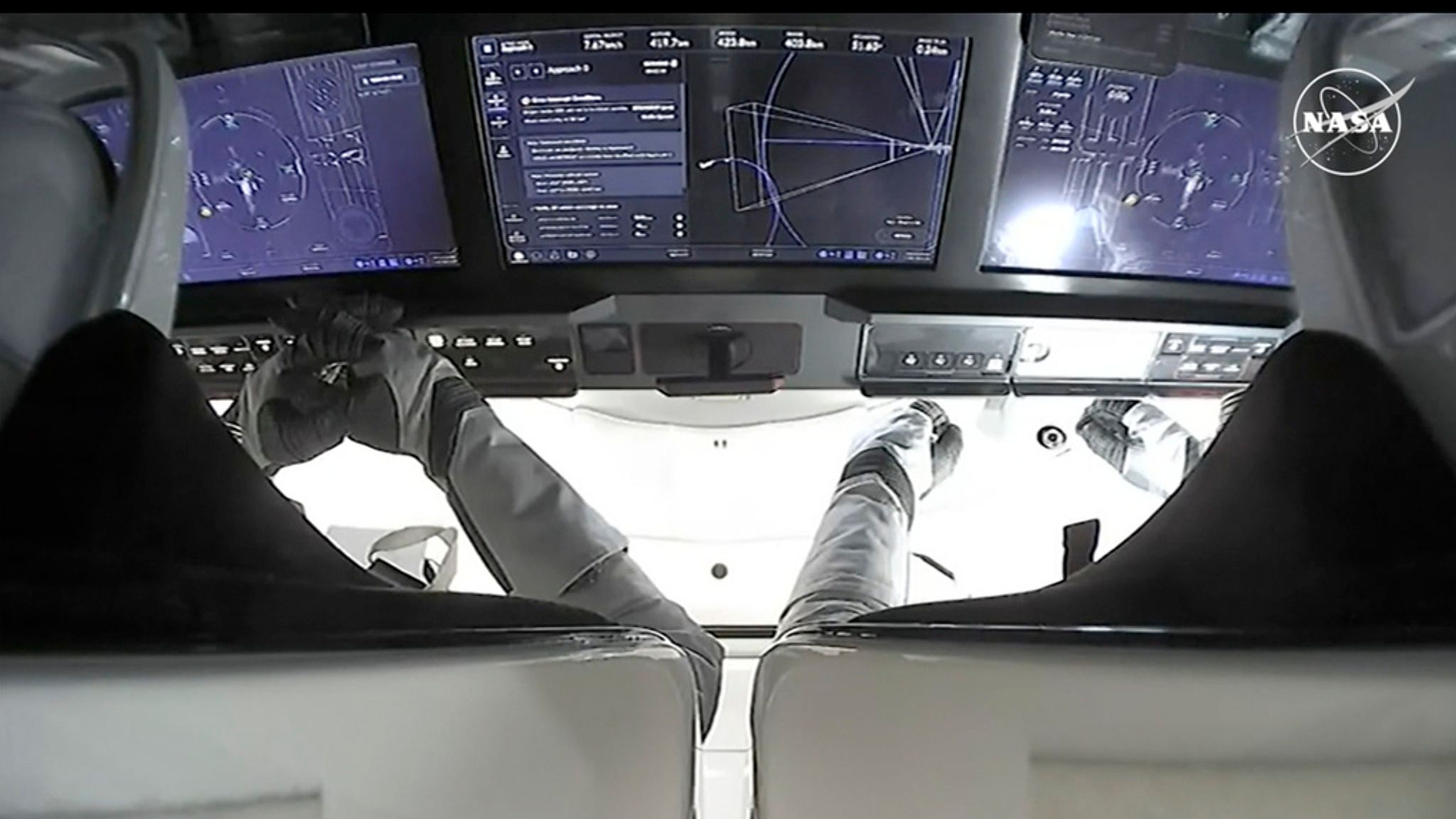 SpaceX arrives at International Space Station to rescue stranded ...