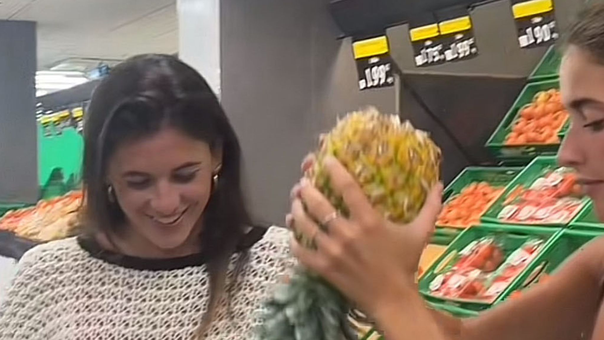 Spanish supermarket shoppers using pineapples to search for love in surprising new craze | World ...