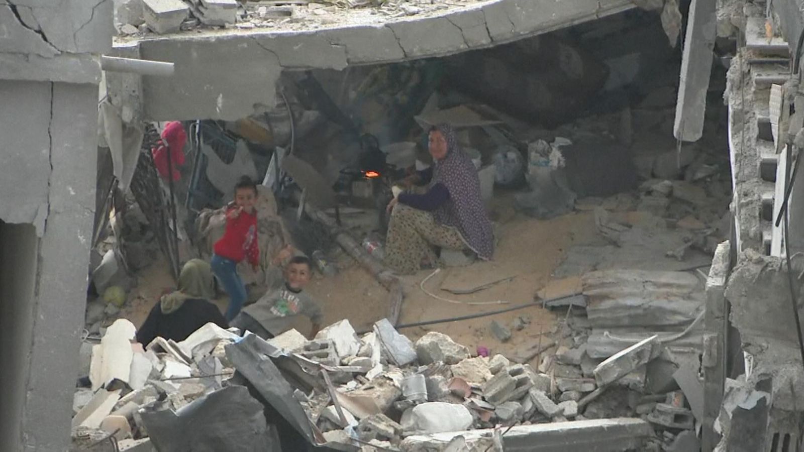 Children in Gaza smile and wave from ruins of Khan Younis | World News ...