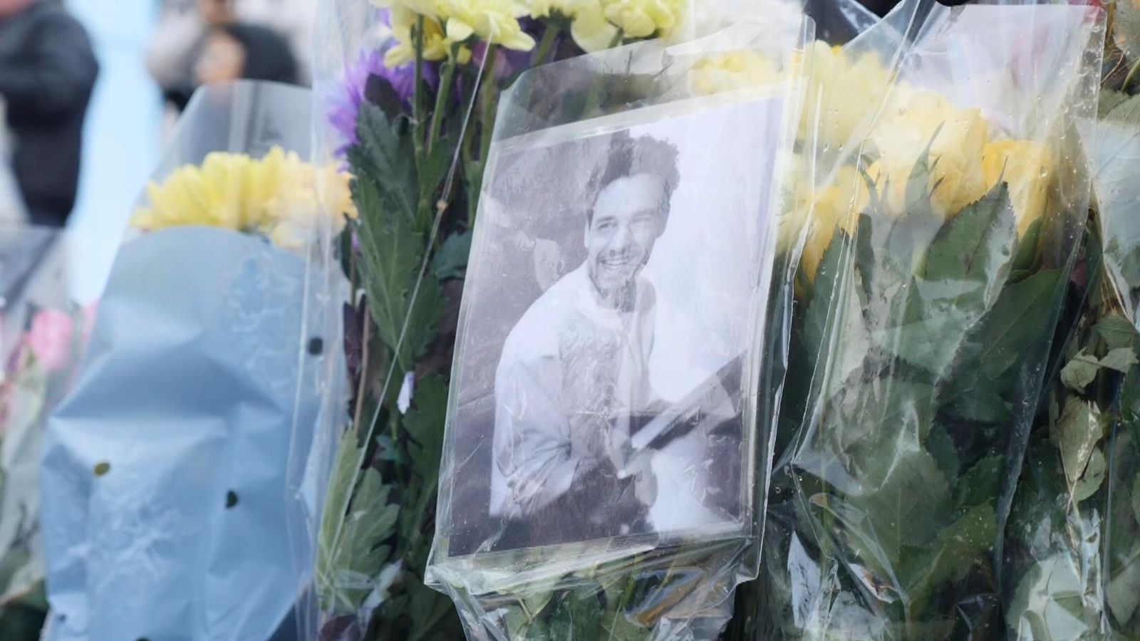 Liam Payne: Fans in tears as dozens attend memorial event in Birmingham ...