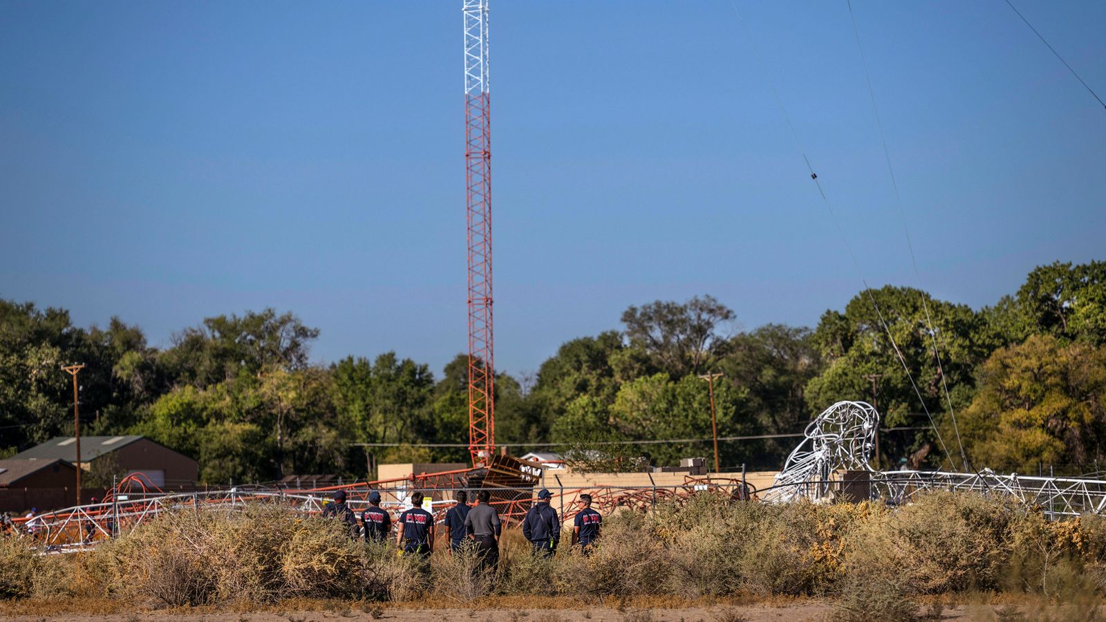 Hot air balloon hits radio tower causing it to collapse in US - in ...