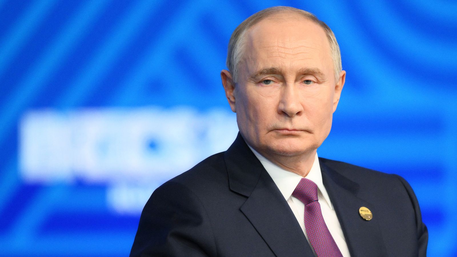 Putin urged to sign Ukraine peace deal - as US says it has 'evidence ...