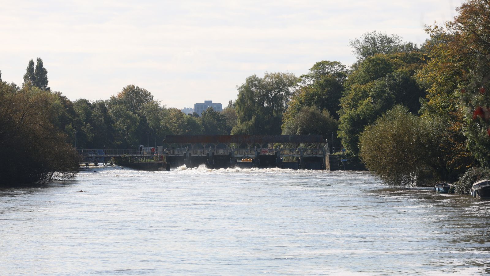 Man in his 60s missing after boat carrying six people capsizes in River ...