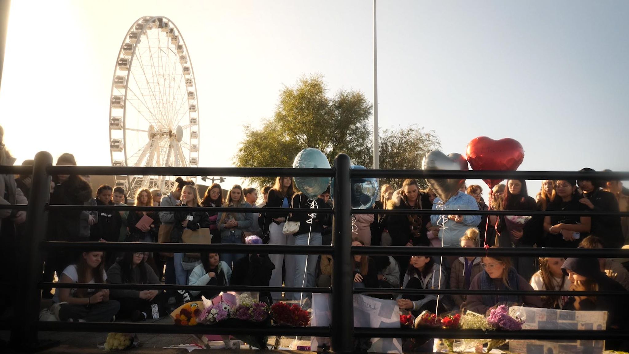 Tearful Liam Payne fans comfort one another at London vigil | Ents ...