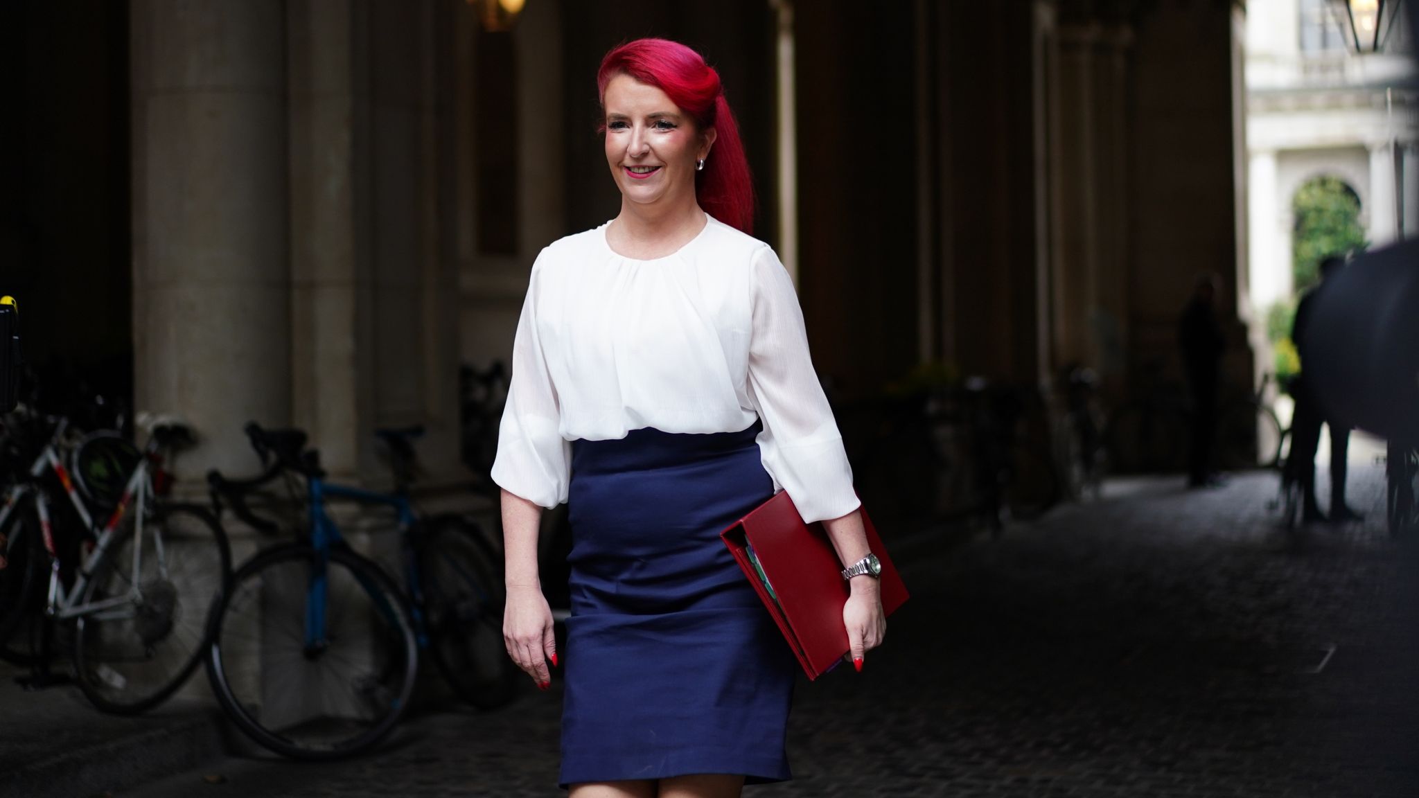 Louise Haigh's photo of stolen phone 'taken after alleged theft ...