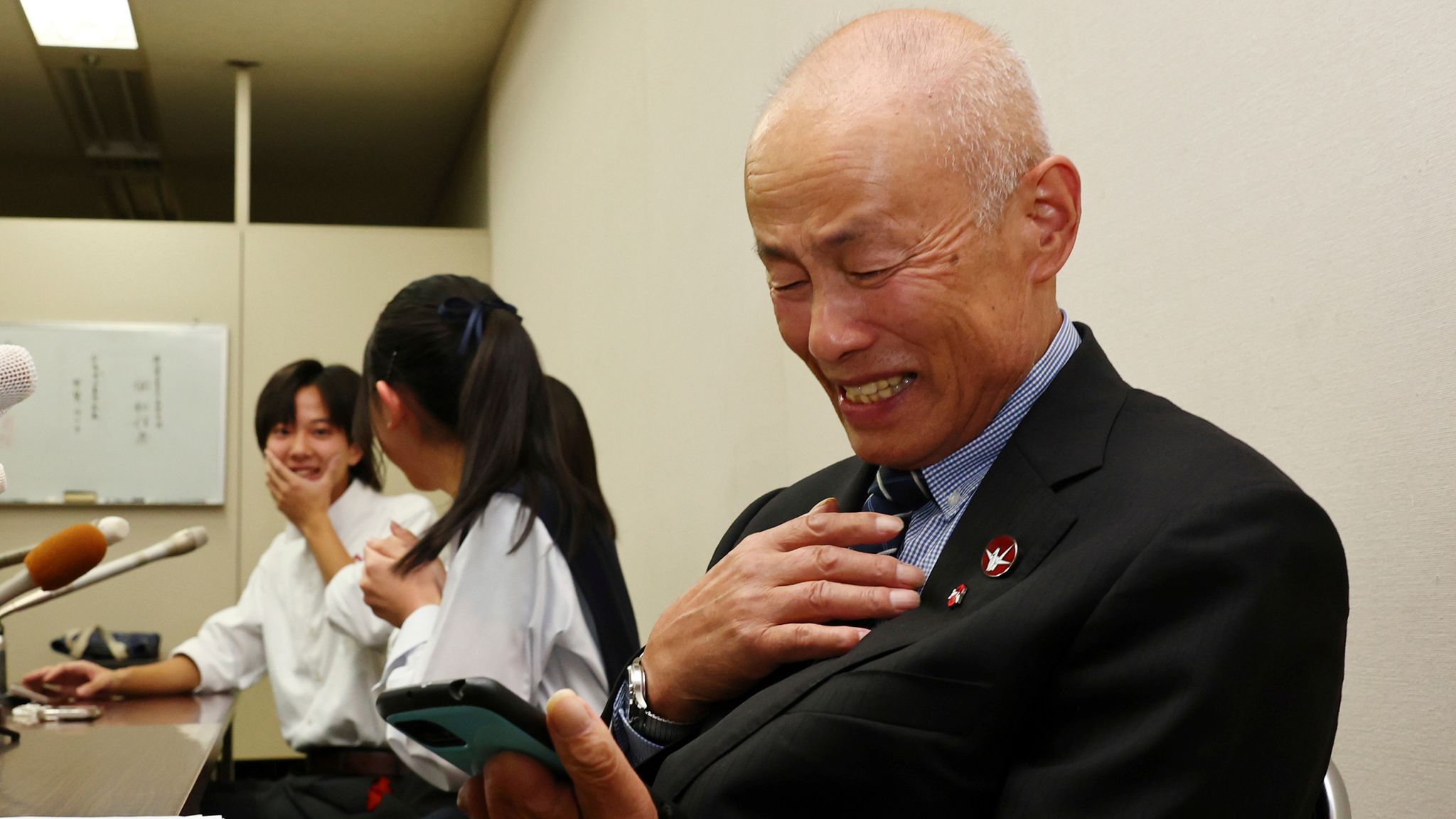 Nobel Peace Prize awarded to Japanese atomic bomb survivors | World ...