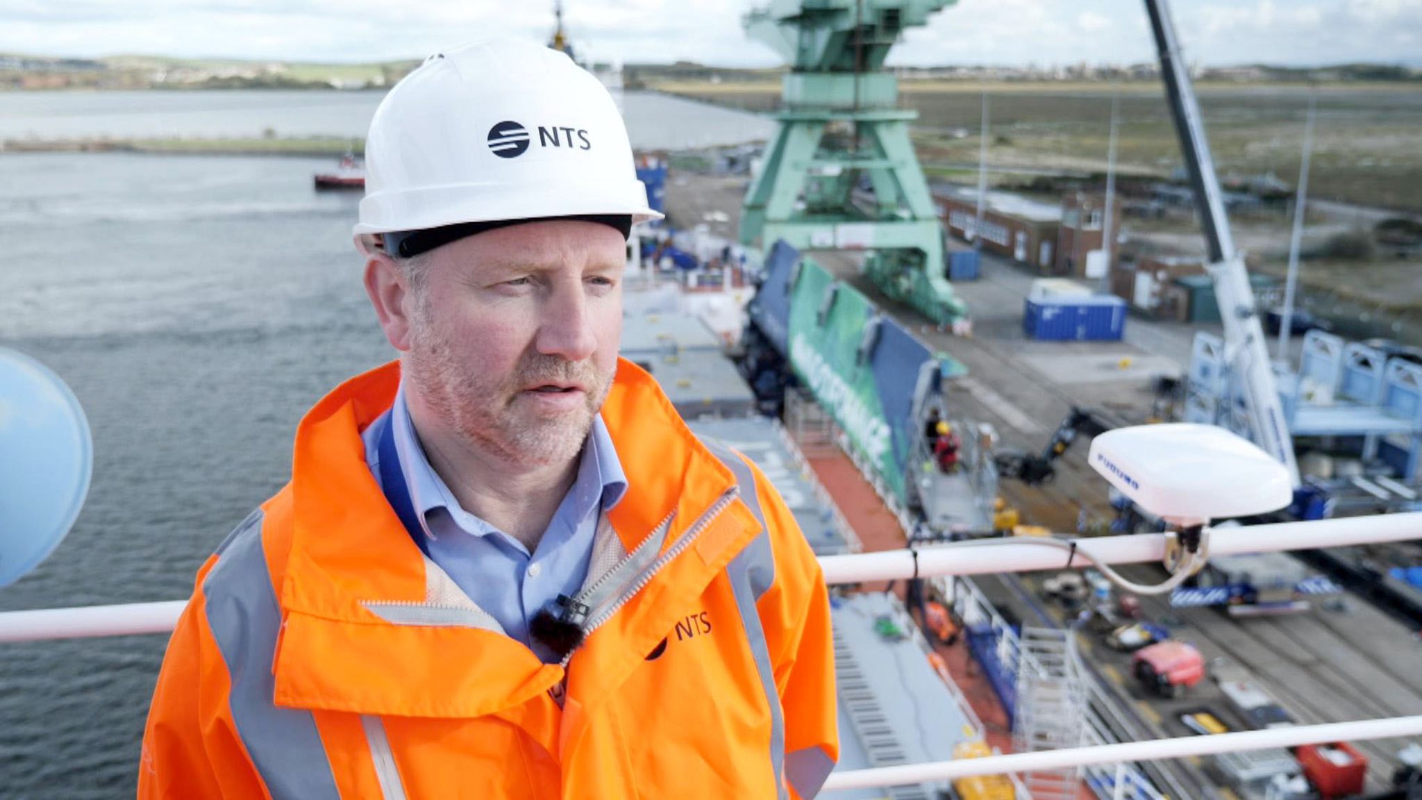 FastRig: First UK trial begins of sail designed to chop ships' carbon ...