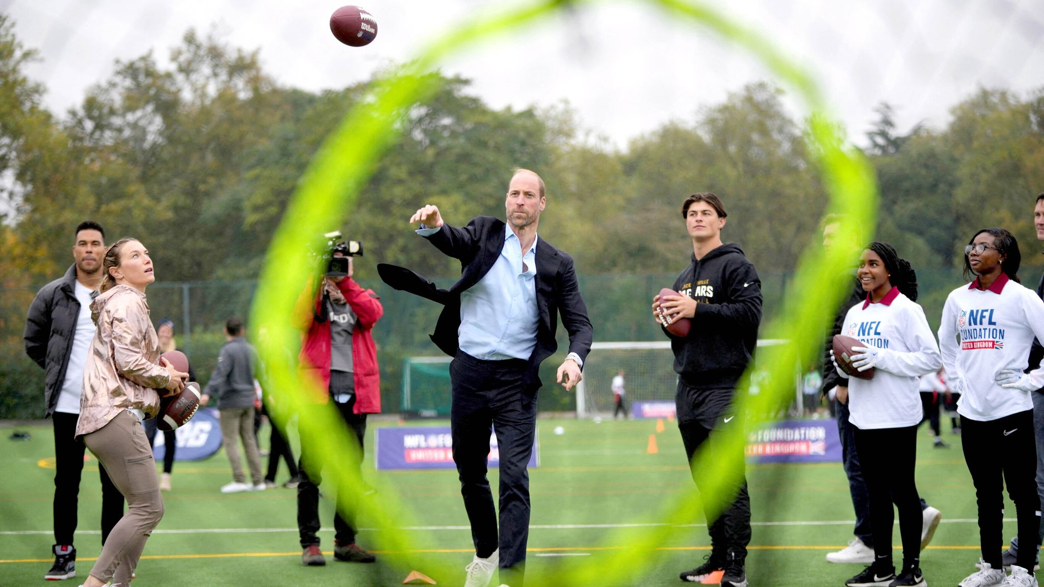 Prince William shows off 'unbelievable arm' playing American football ...