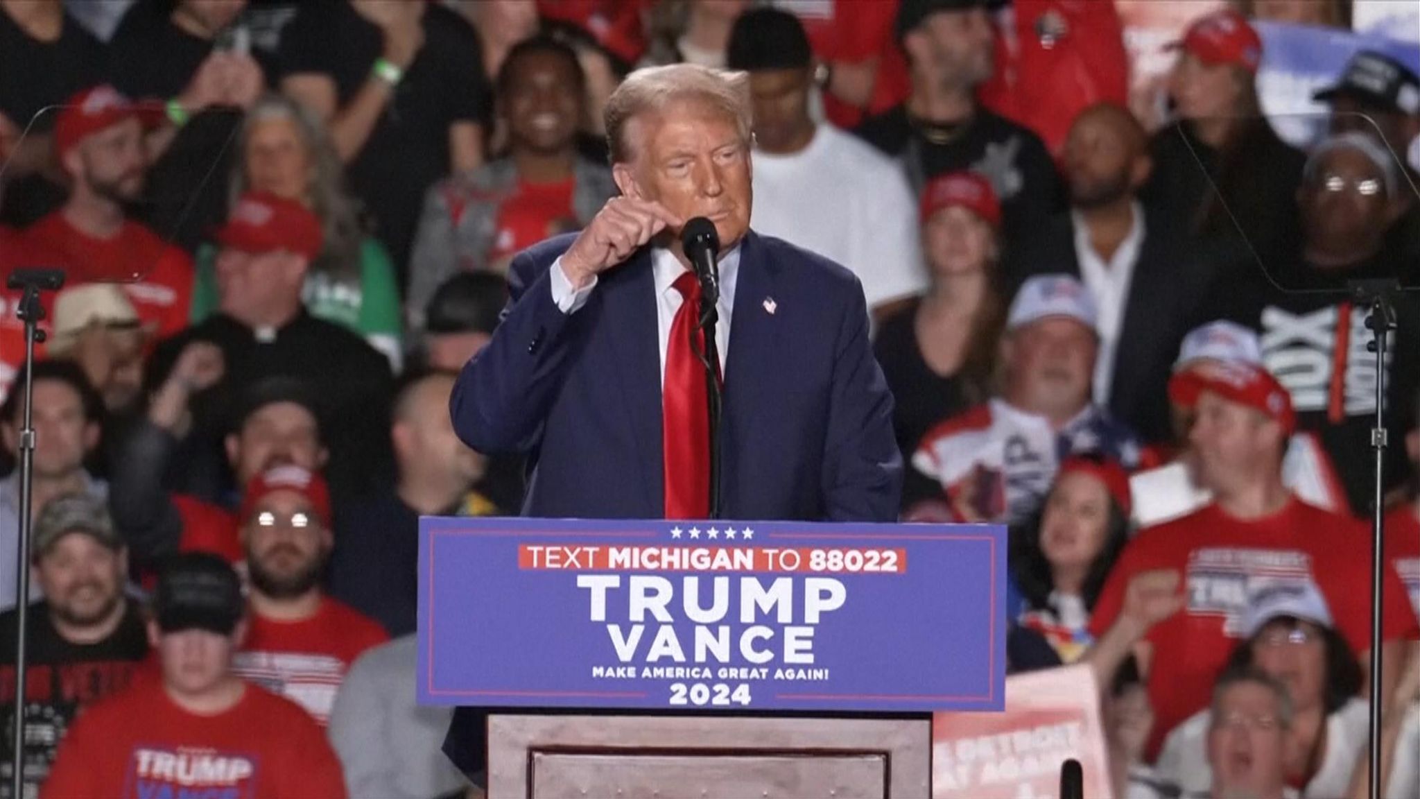 Donald Trump paces the stage at campaign rally in silence after ...