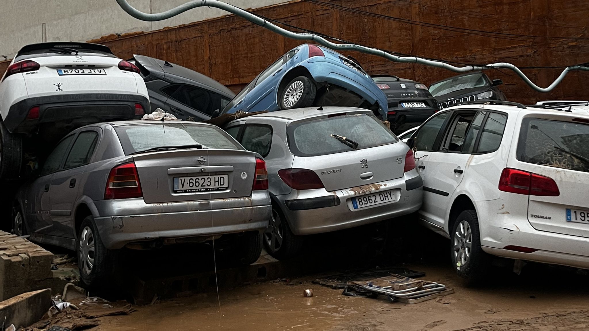 Spain floods: Utterly random damage in town where 40 died, with a car ...