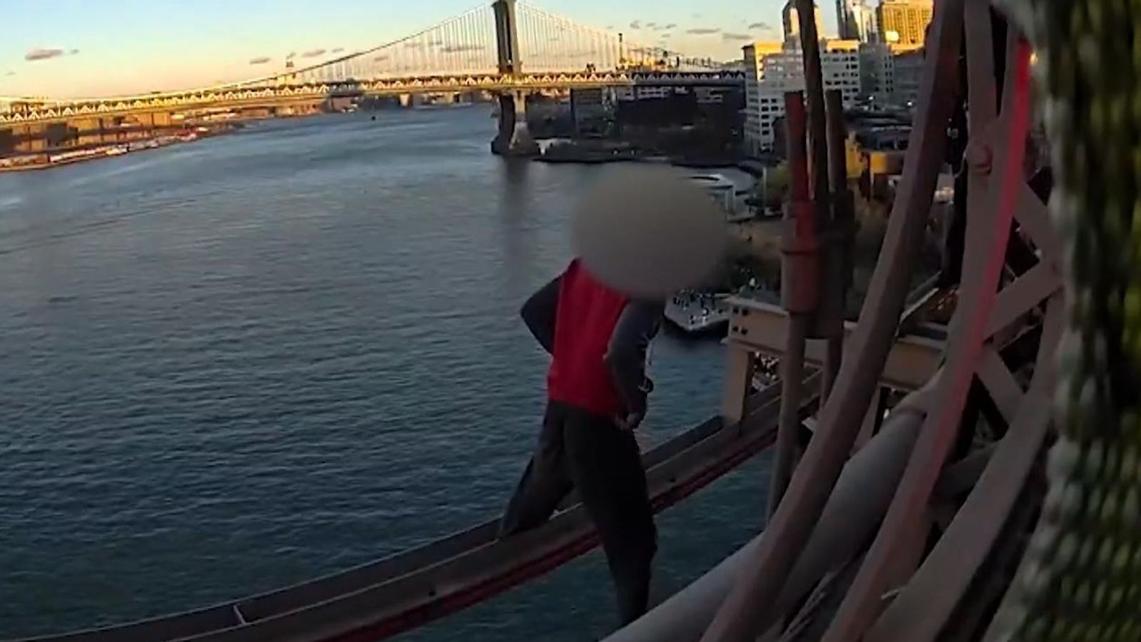 NYPD rescue man from Brooklyn Bridge | News UK Video News | Sky News