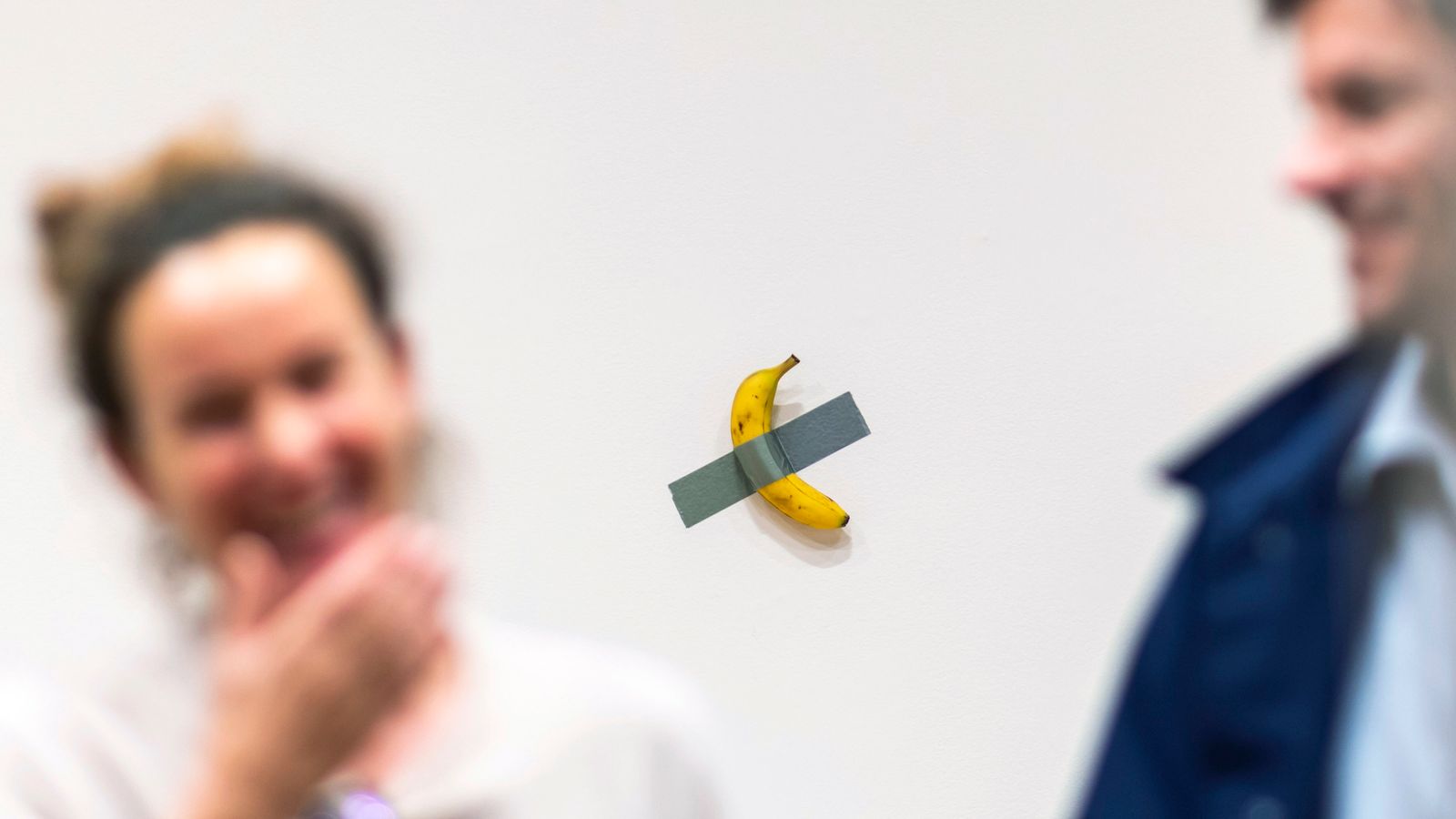 Famed Banana "artwork" that was duct taped to wall sells for $6.2 ...