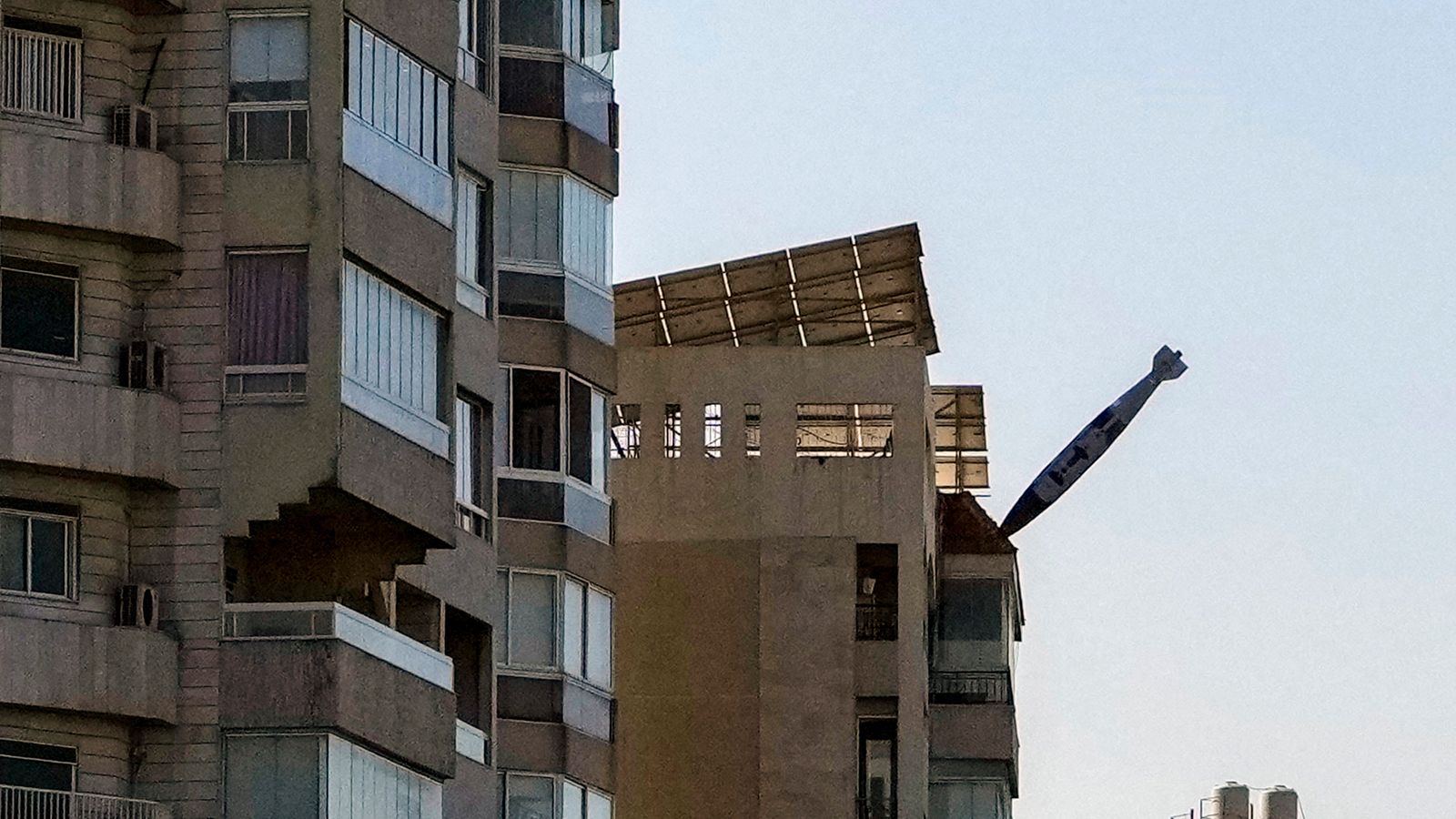 Pictures show moment Israeli bomb exploded at Beirut apartment block ...