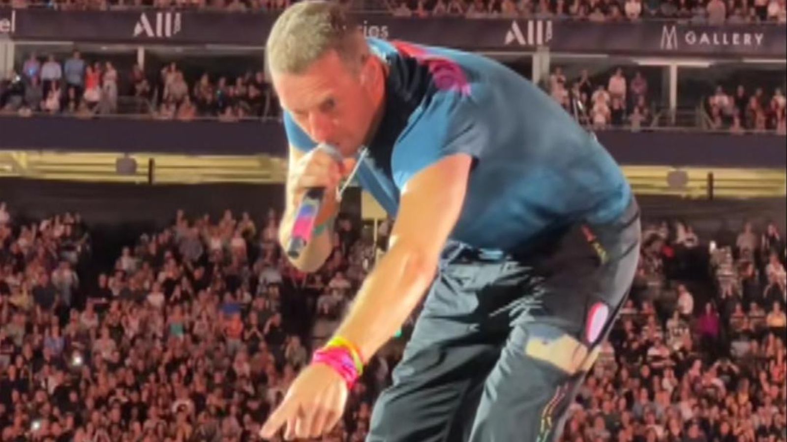 Chris Martin helps boy move to safe spot at Coldplay concert | Ents ...