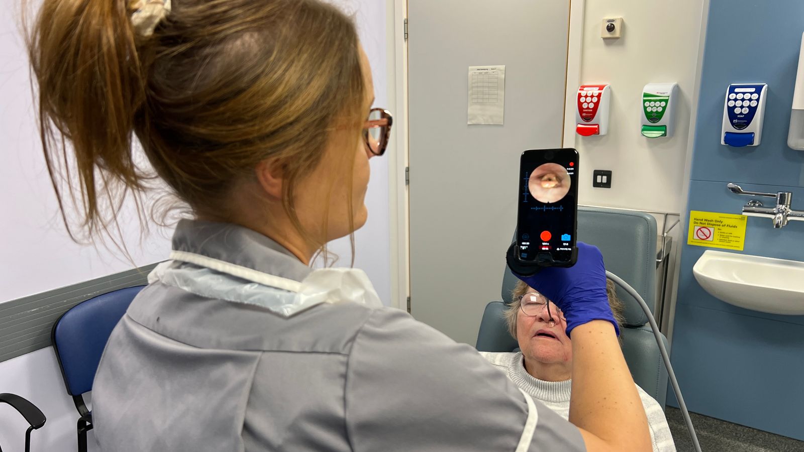 NHS pilots new iPhone adapter to check patients for throat cancer | UK ...