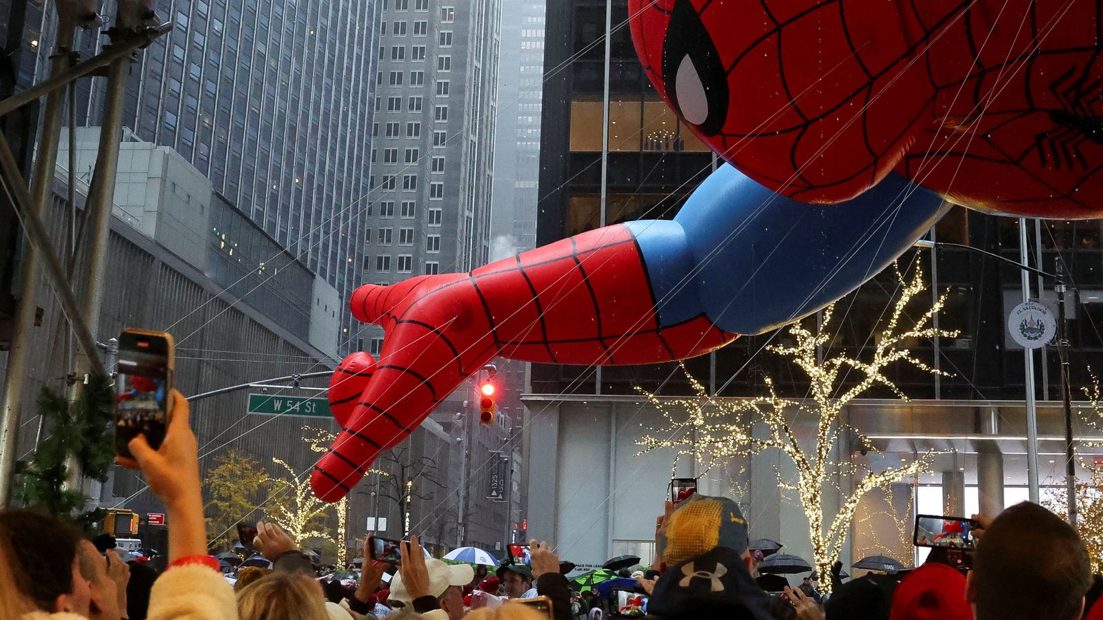 Macy's Thanksgiving Day parade in New York disrupted by Gaza protest ...