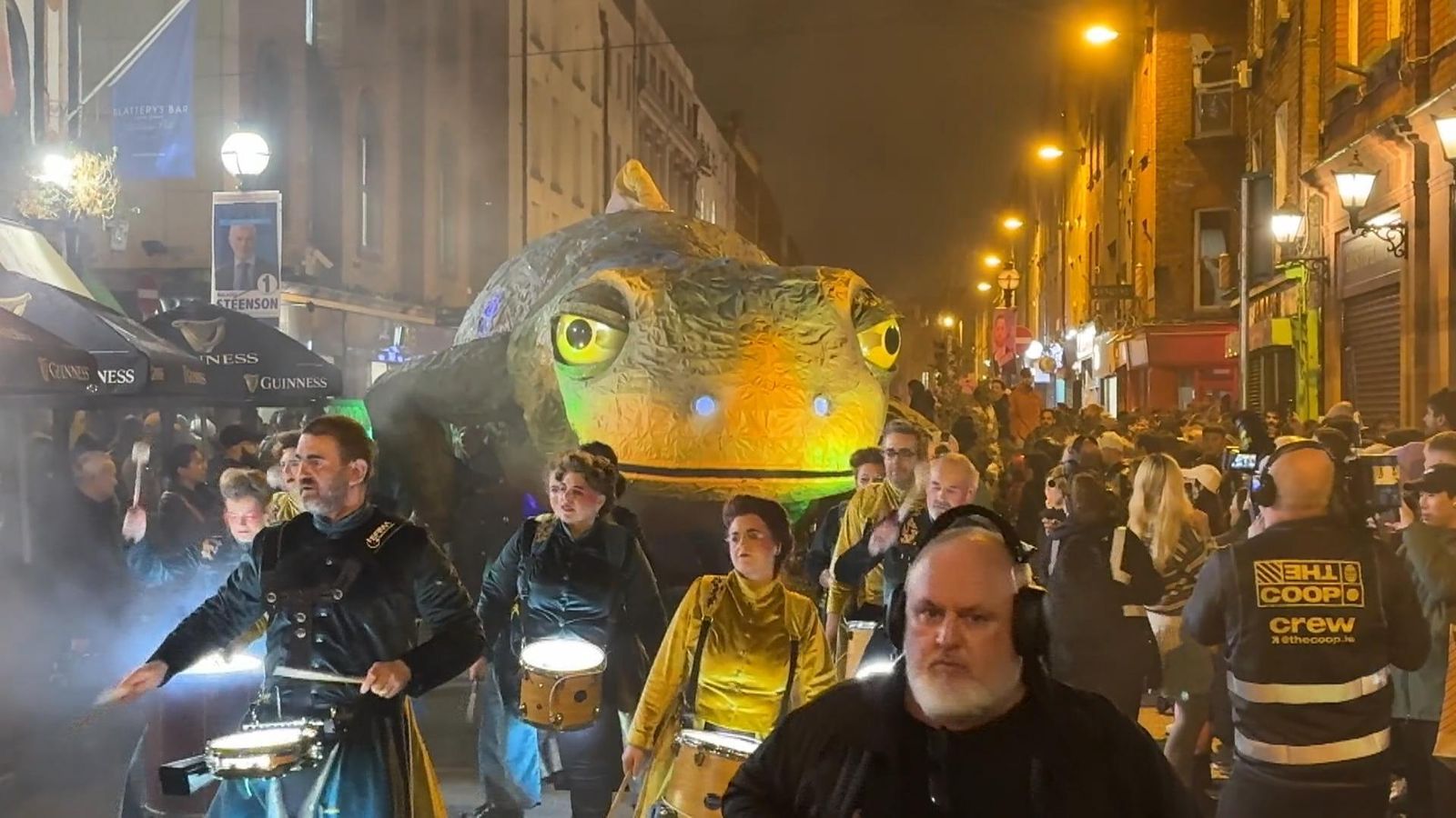 Giant newt puppet parades through Dublin for Science Week | News UK ...