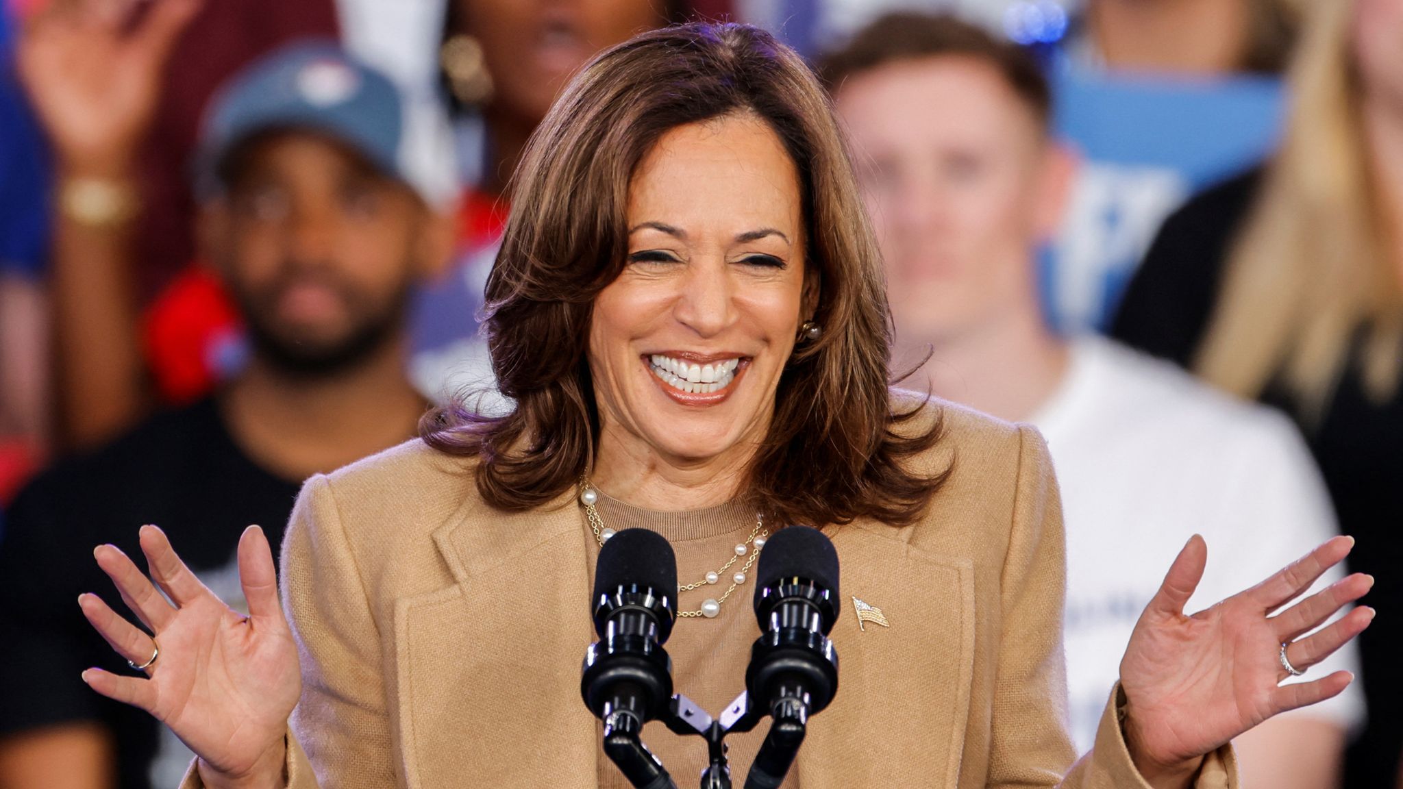 Shock poll puts Harris ahead in Iowa - as women 'drive late shift ...