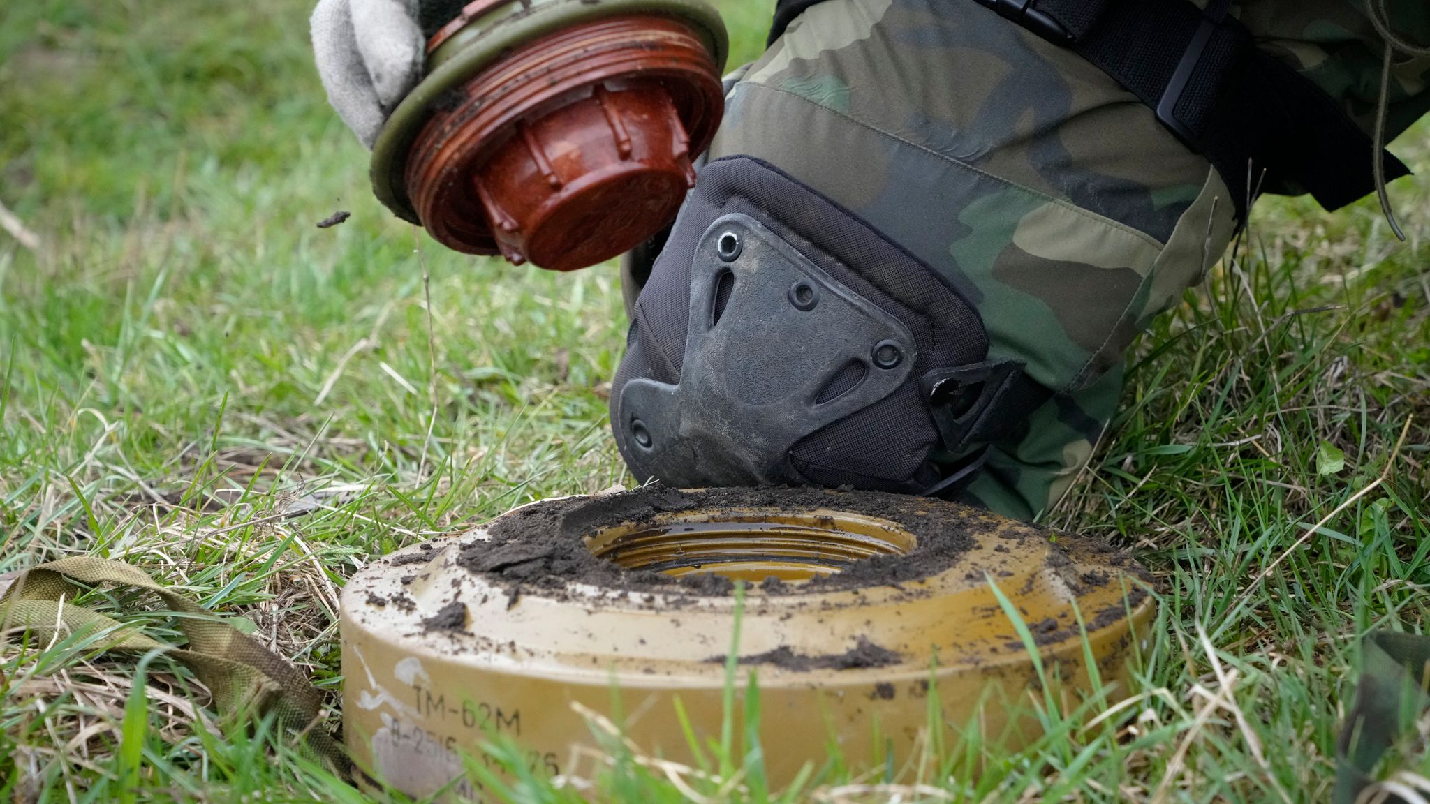 What are the anti-personnel landmines the US is sending to Ukraine and ...