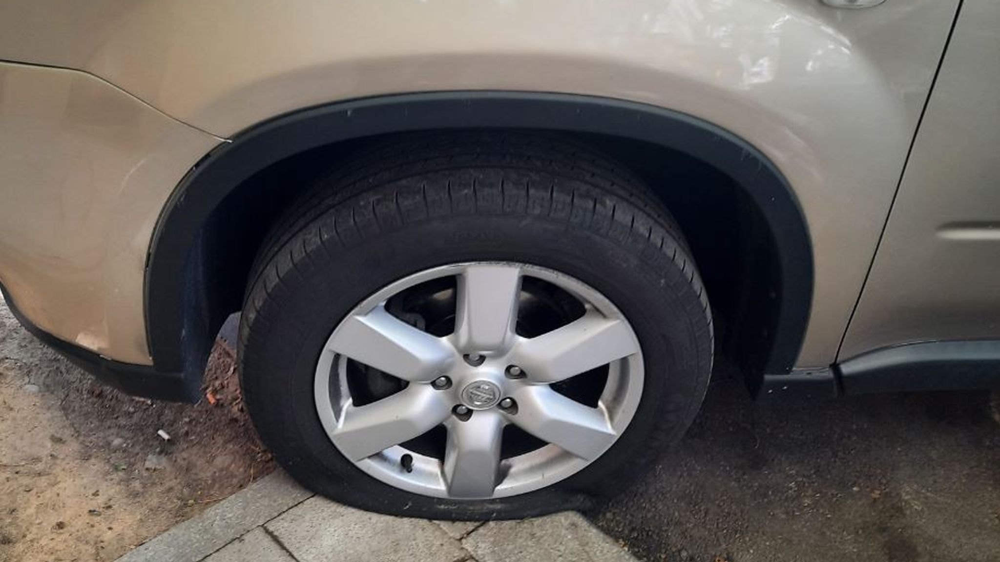 Tyres deflated in Edinburgh as eco campaigners target SUVs, claiming ...