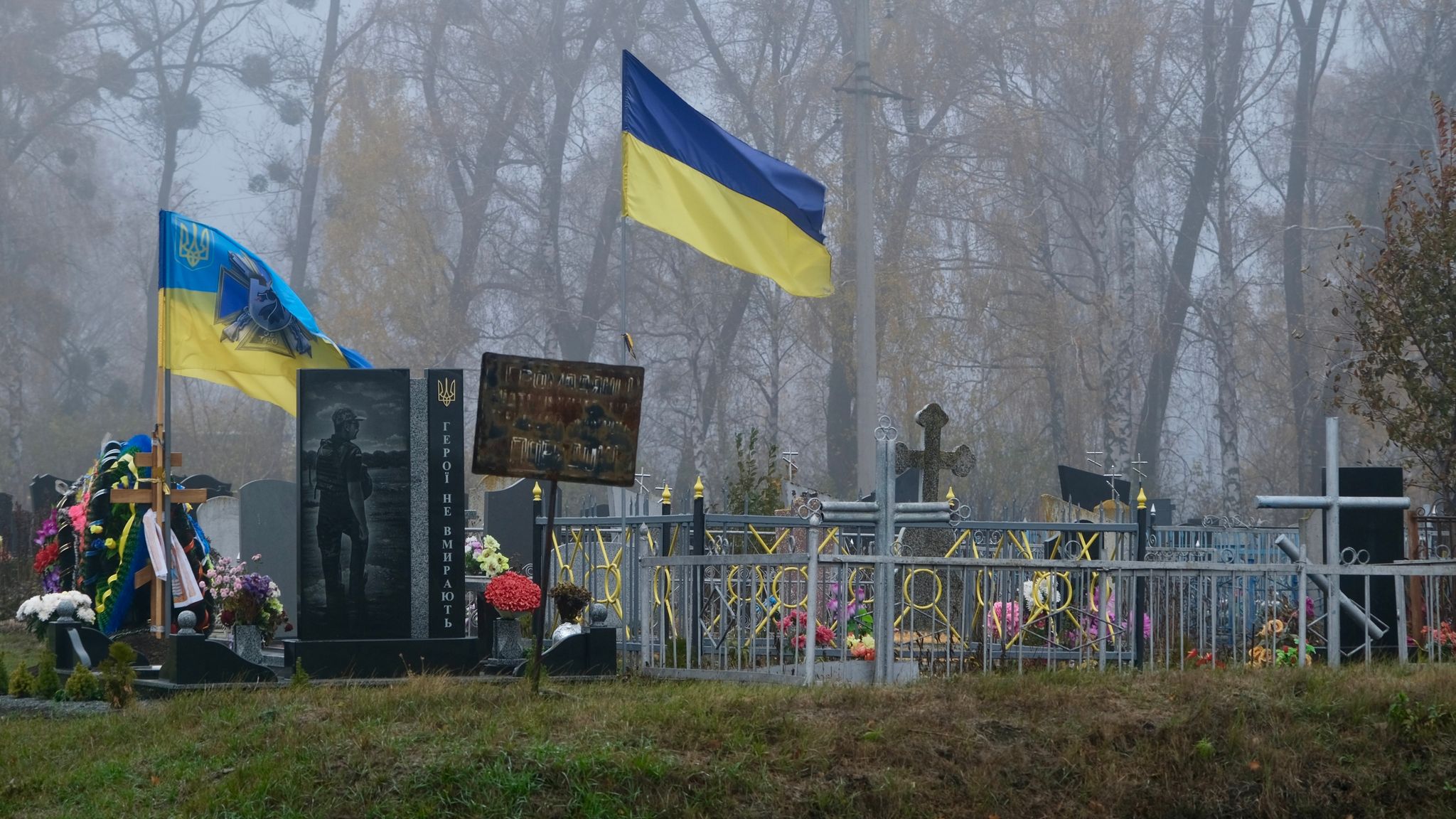 Ukrainians mourn their dead after almost 1,000 days of war - but US ...
