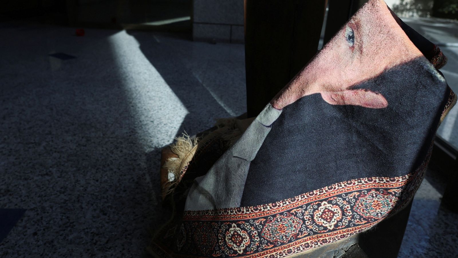 Assad kept signed picture of Queen Elizabeth II among keepsakes in ...