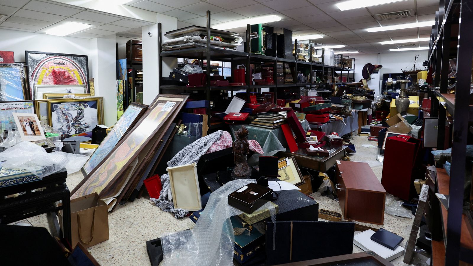 Assad kept signed picture of Queen Elizabeth II among keepsakes in ...