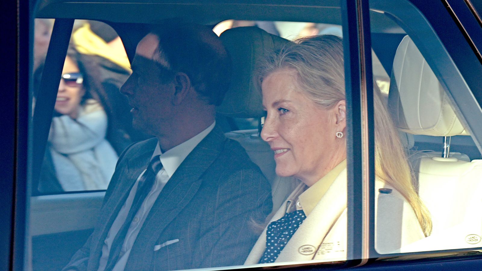 William and Kate miss Royal Family's traditional pre-Christmas lunch at ...