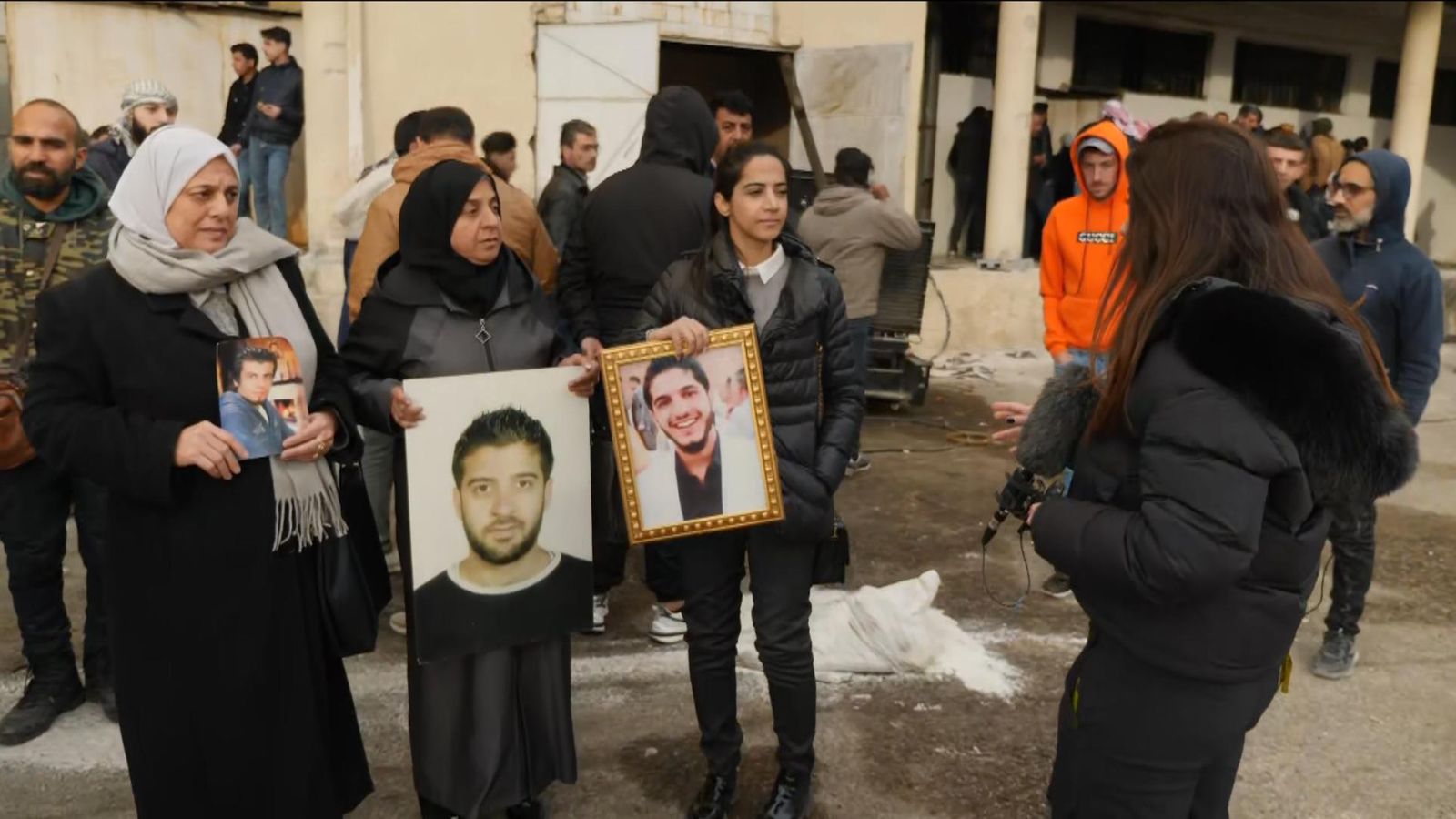 Rebel leader says he won't pardon detainees torturers under the Assad ...