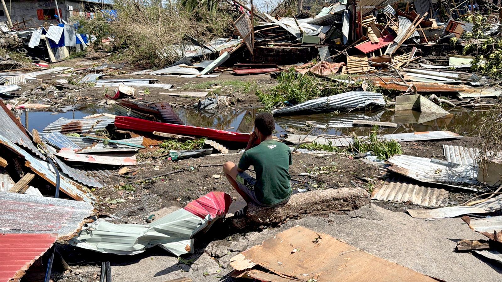Major rescue operation under way on the French island of Mayotte ...
