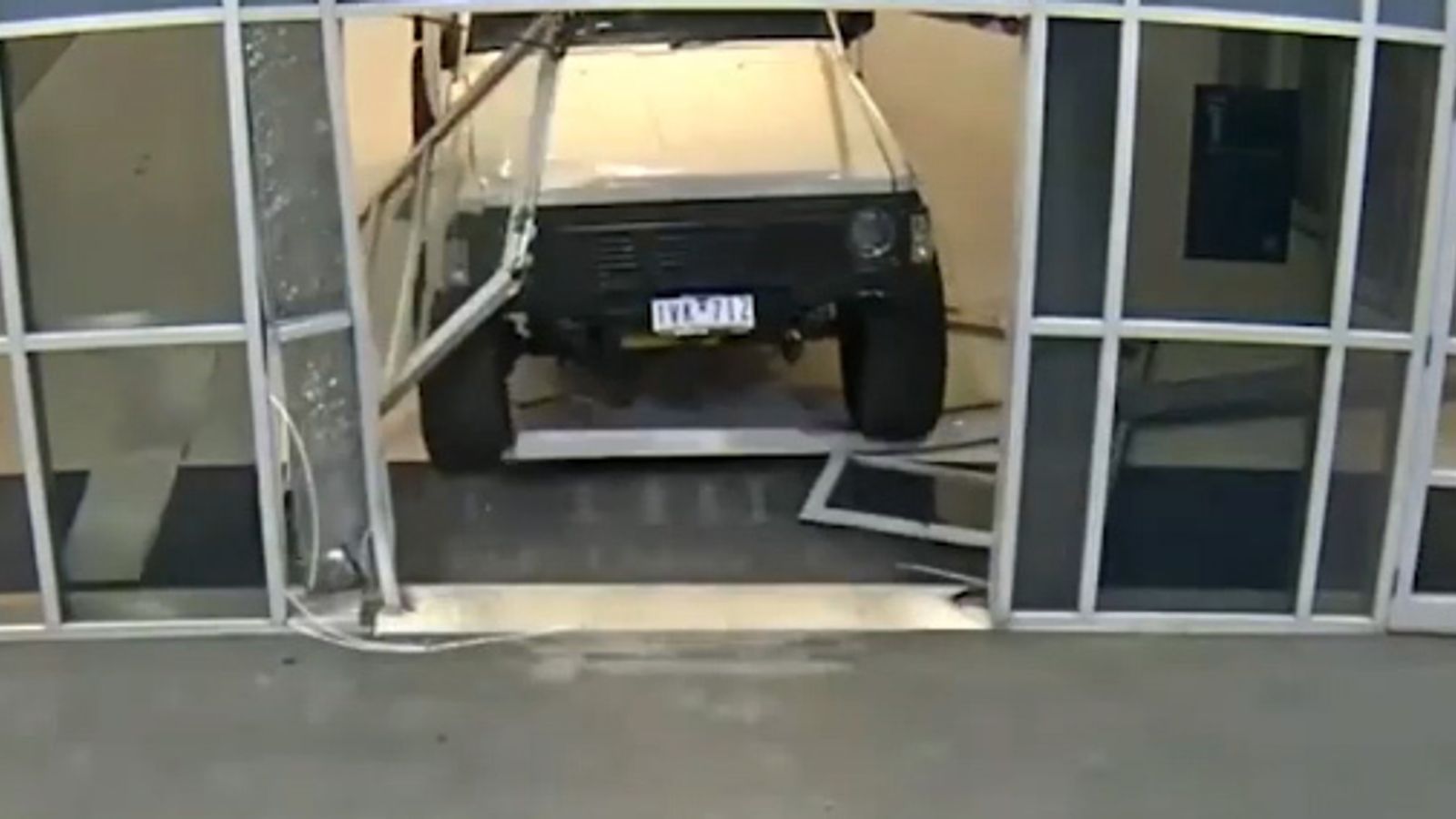 Dramatic ram-raid at Melbourne shopping centre caught on CCTV | World ...