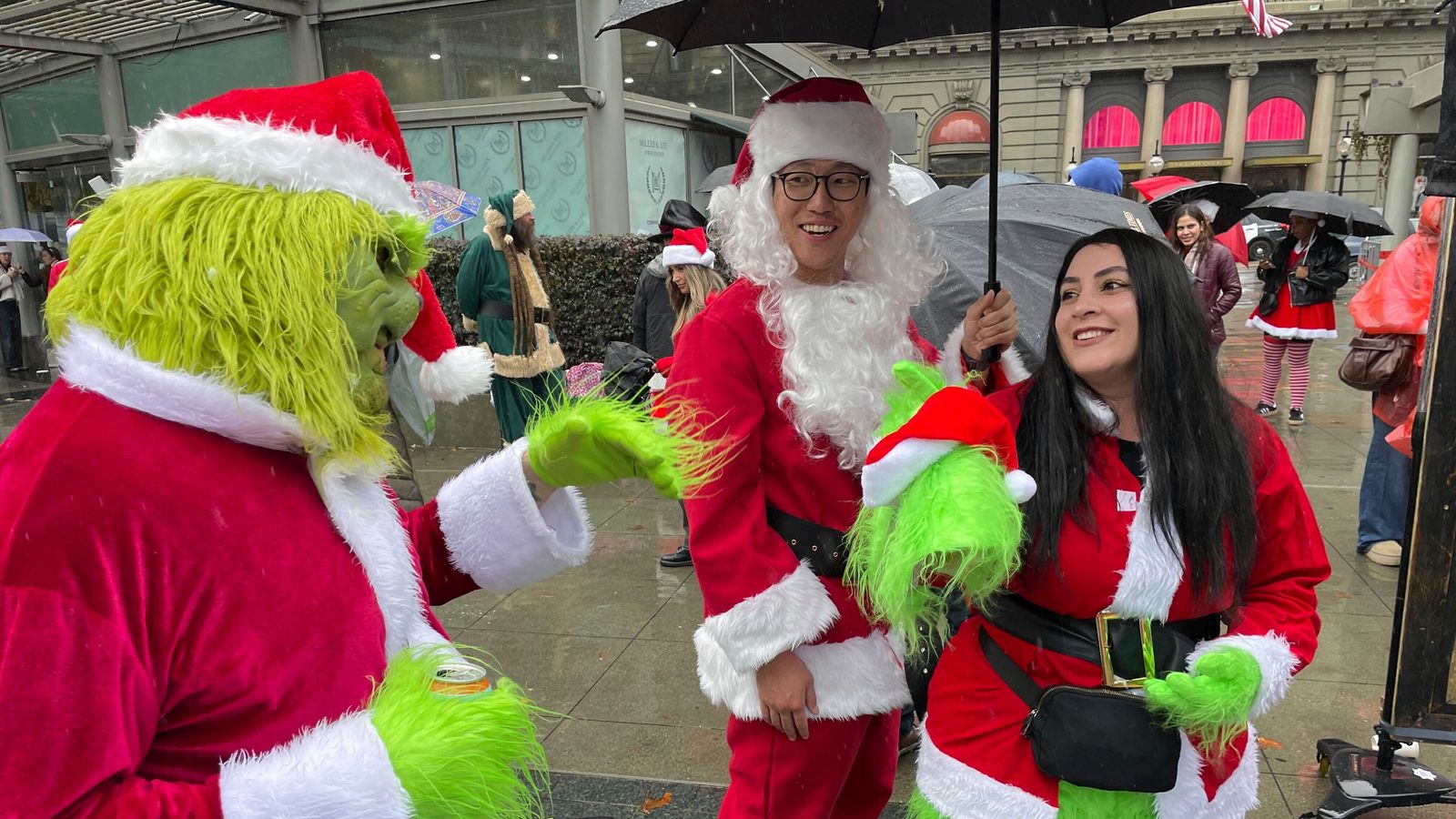 Thousands of Santas gather in San Francisco for annual SantaCon charity ...