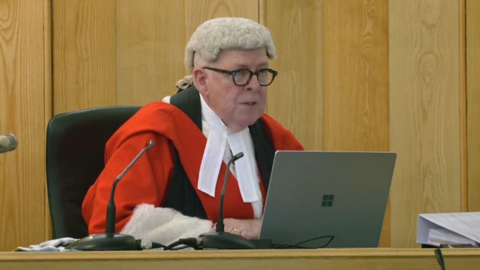 Sara Sharif latest: Cheers as Sara Sharif's murderers jailed; father ...