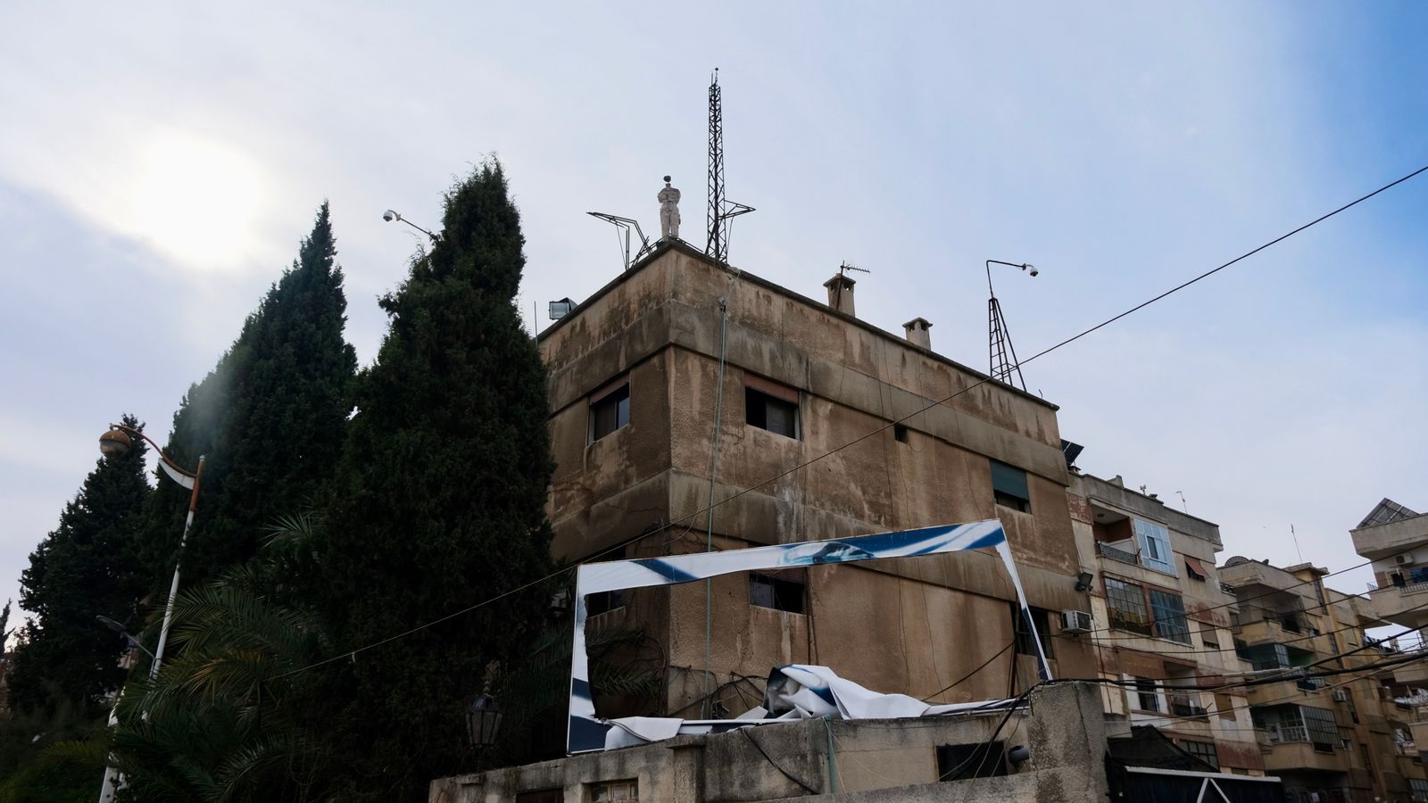 Syria: Inside the 'coffin' cells where prisoners were fed to be kept ...