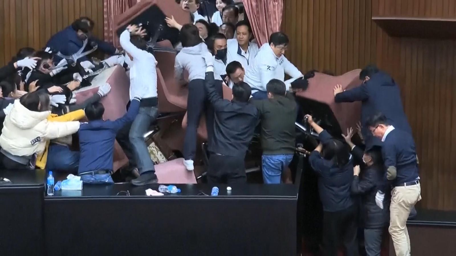 Lawmakers clash in Taiwan parliament over controversial bills | World ...