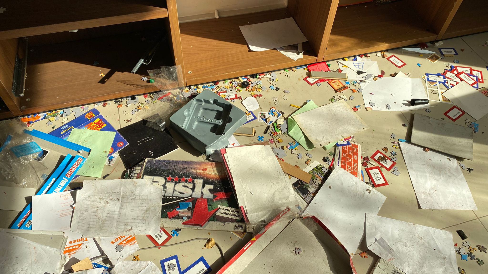 Inside Assad's abandoned home: Damning documents, wedding photos and ...