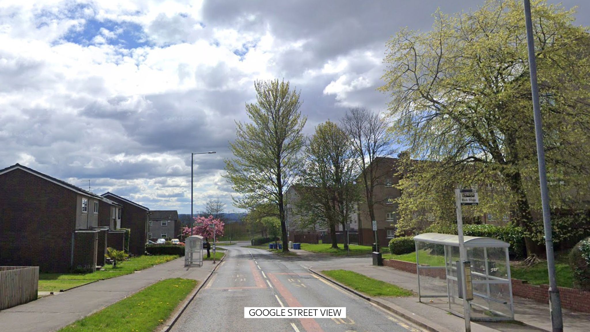 Manhunt after girl, 15, sexually assaulted at Clydebank bus stop | UK ...