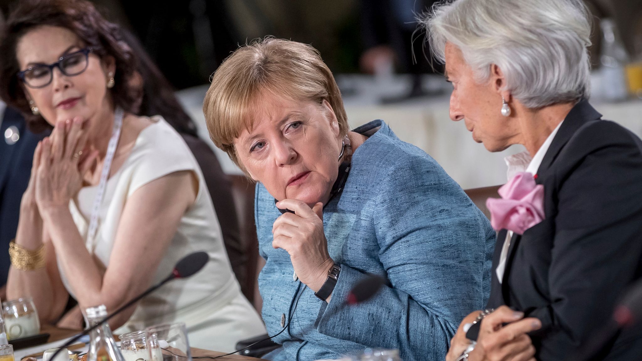 Dayle Haddon: Former Sports Illustrated model dies of suspected carbon ...