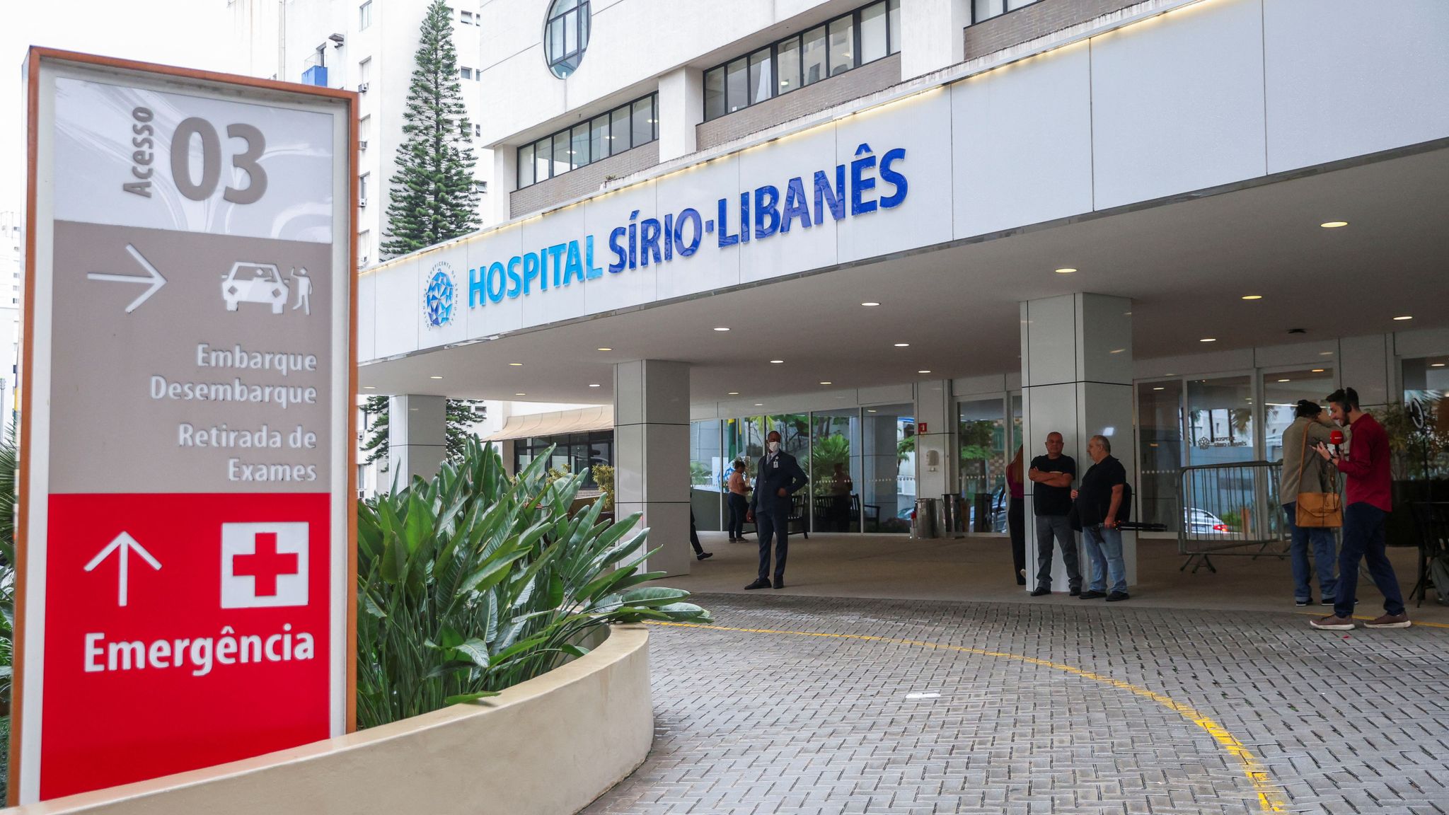 Brazilian President Lula da Silva recovering in intensive care after ...