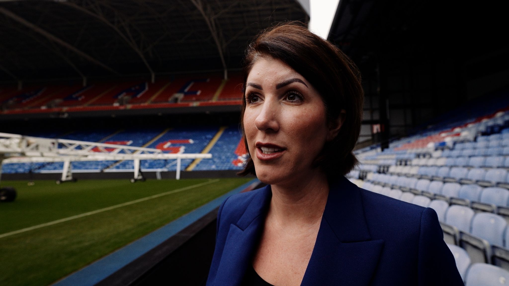 'Complete buzz': Headset allows visually impaired football fan to watch ...