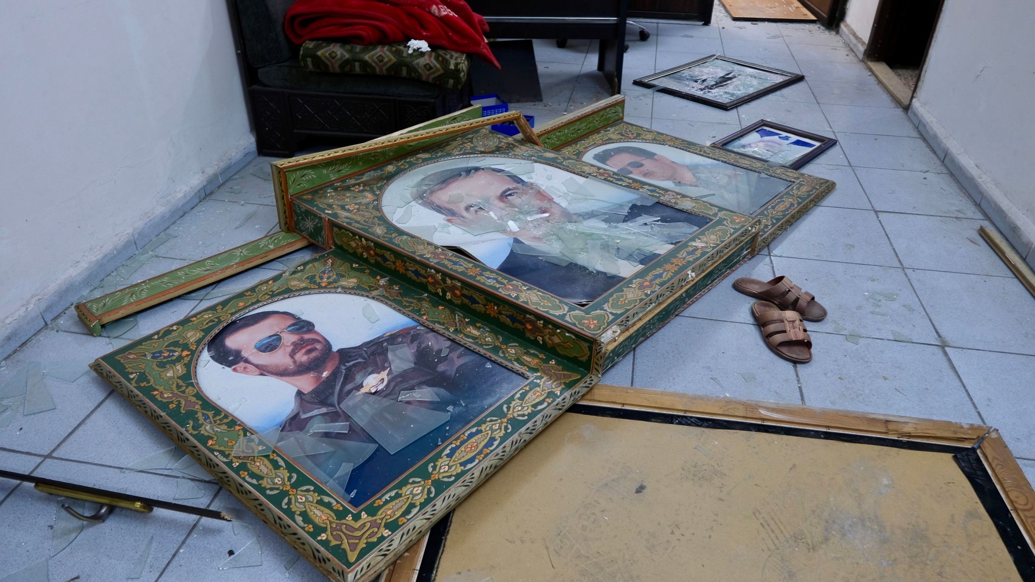 Syria: Inside the 'coffin' cells where prisoners were fed to be kept ...