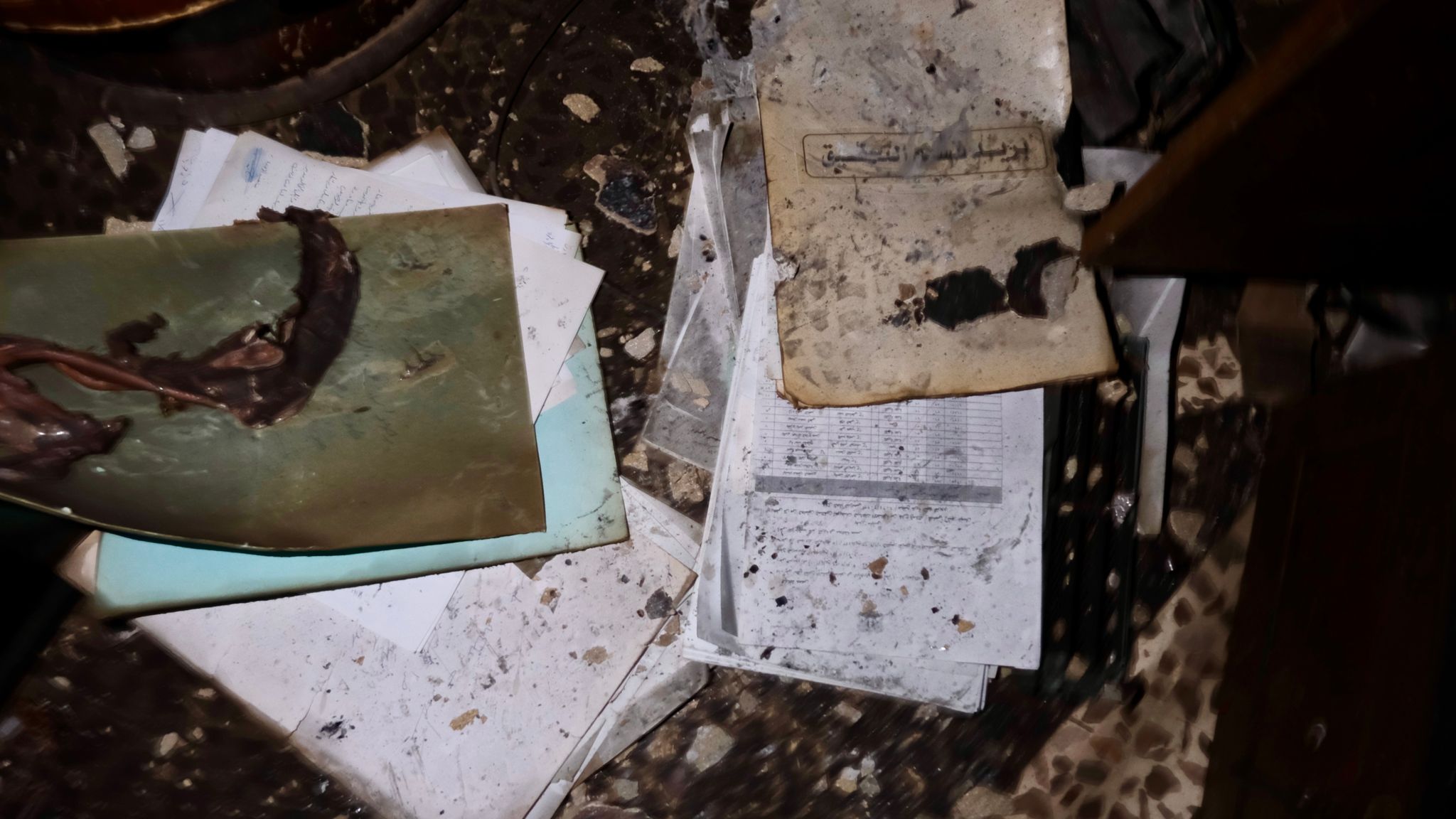 Syria: Inside the 'coffin' cells where prisoners were fed to be kept ...