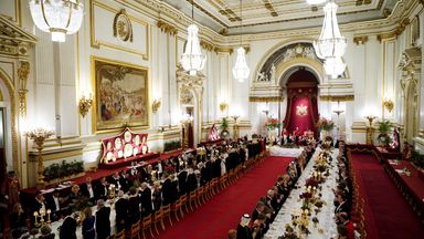 King hosts Qatari ruler at state banquet - with David Beckham next to ...
