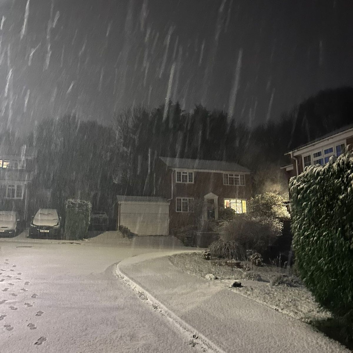 UK weather: Heavy snow hits much of UK as thousands left without power - with warnings extended ...