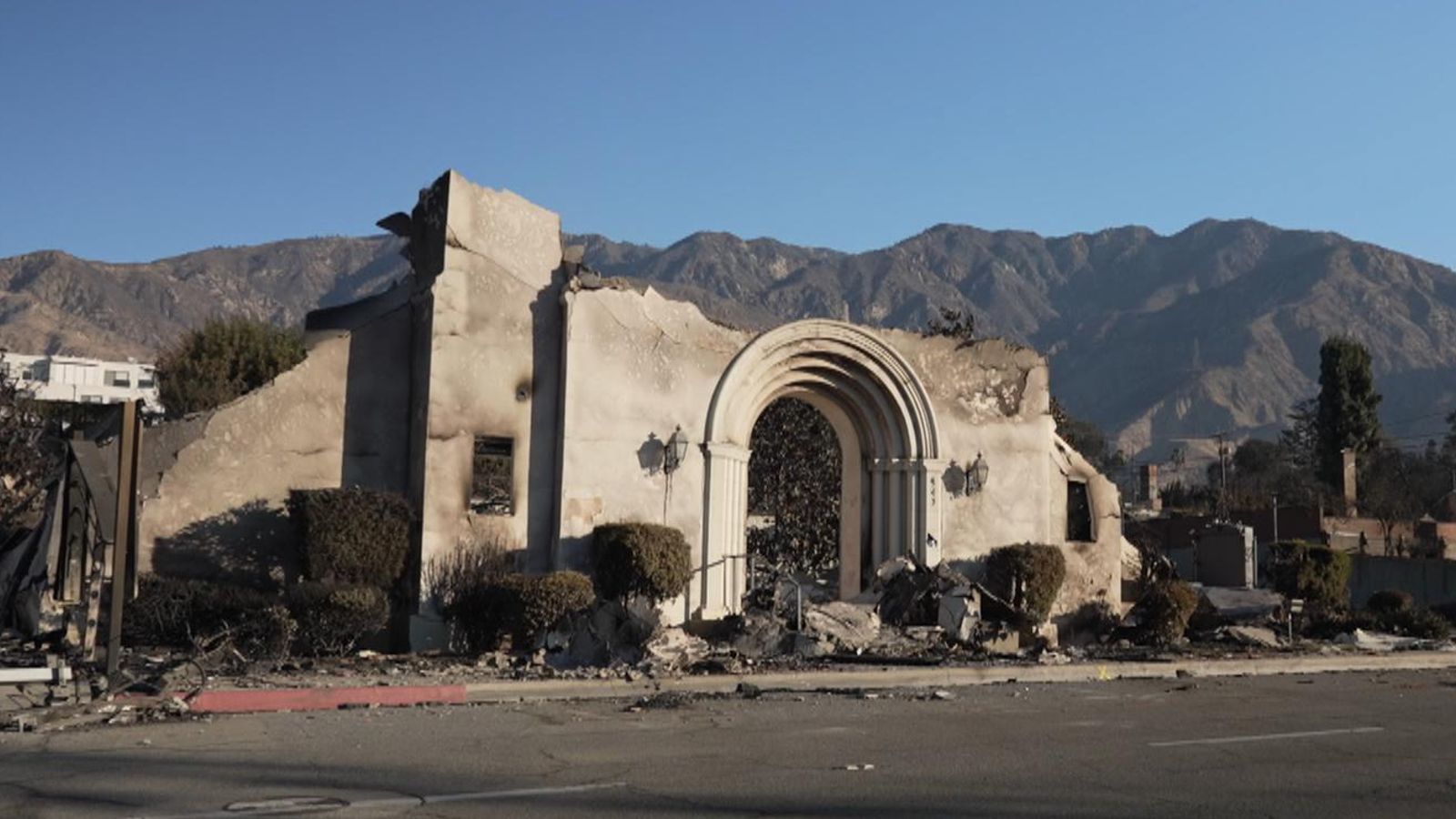 LA fires: Worshippers mourn loss of church in Altadena | US News | Sky News