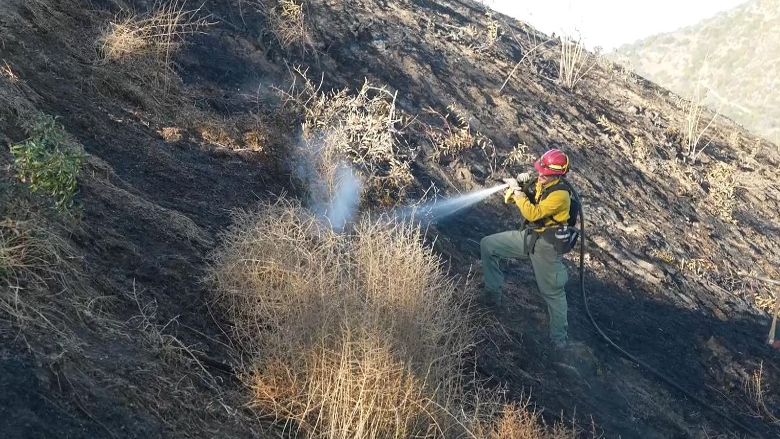 Los Angeles wildfires: Water 'not the problem' for firefighters trying ...