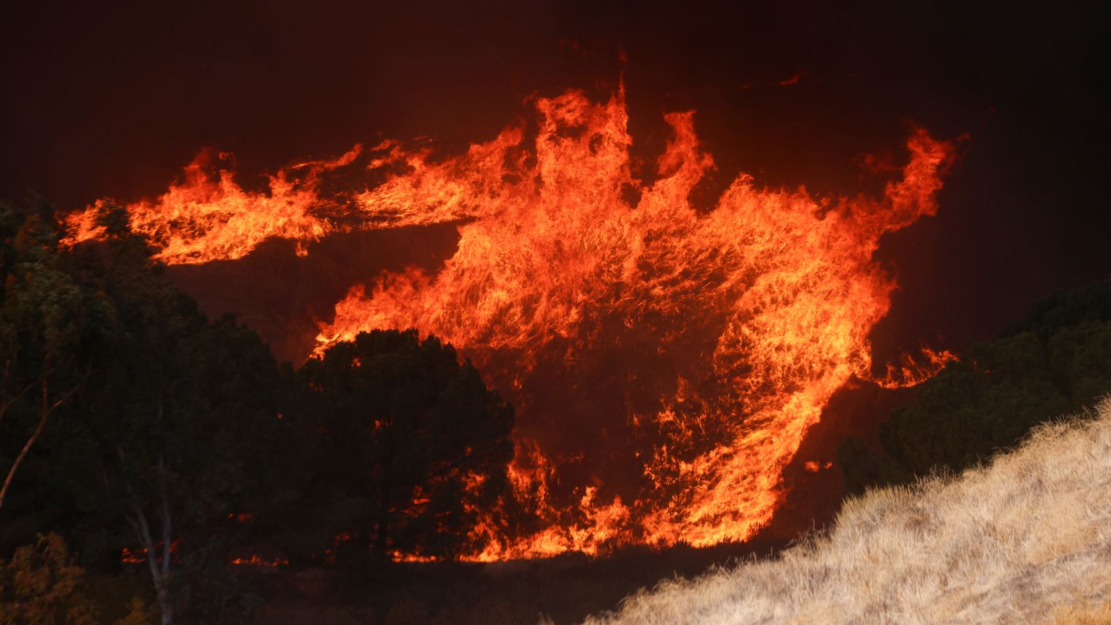 California wildfires: More than 30,000 flee as fire erupts north of Los ...