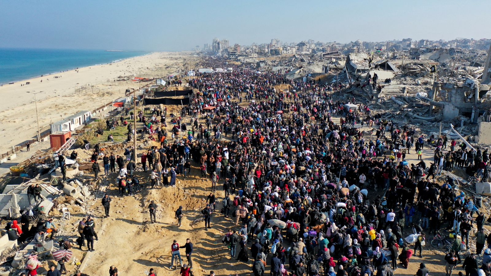 Gaza Ceasefire Latest Thousands Walk Back To Northern Gaza After 15
